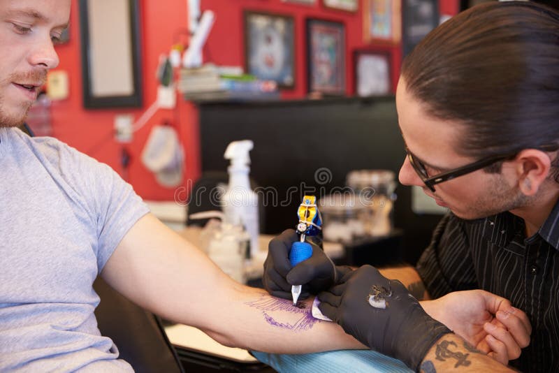 Tattoo artist at work stock image. Image of tattoo, artist - 196643343