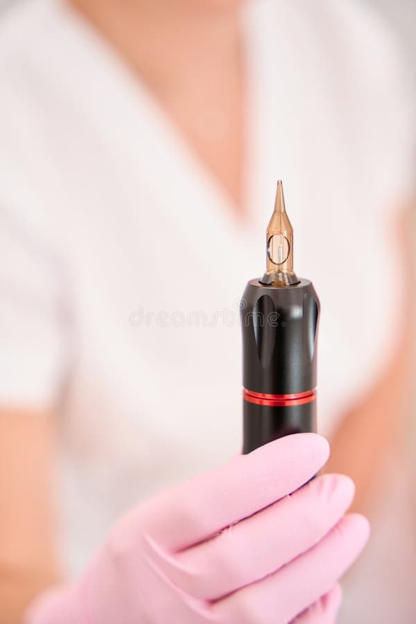 Tattoo Machine in the Hands of a Master Stock Image - Image of pink ...