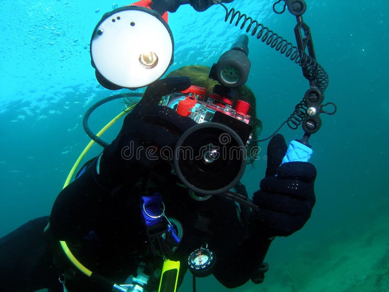 Taucher und ihre Kamera stockbild. Bild von tief, ozean - 9600127