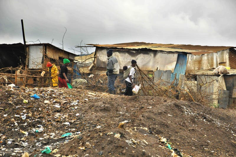Taudis de Nairobi photo éditorial. Image du afrique, couleur - 47018136