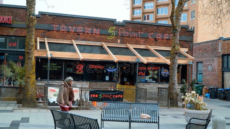 Tavern 5 Point Cafe in Seattle - SEATTLE, USA - APRIL 11, 2017 ...