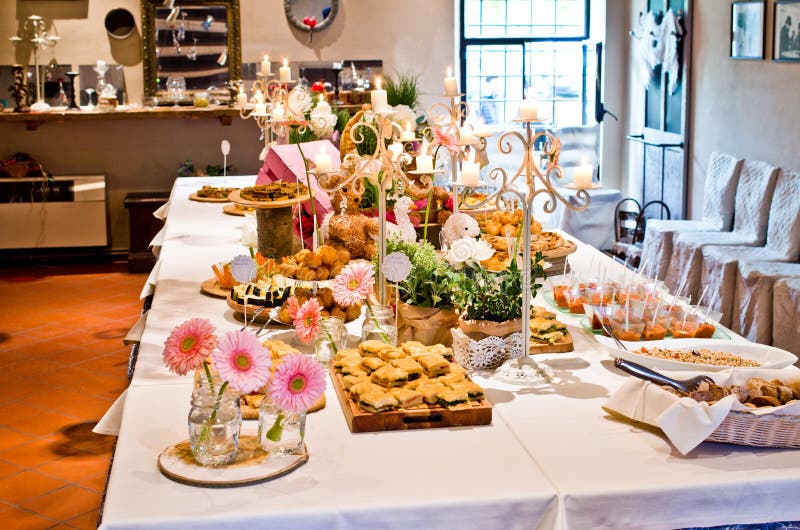 Tavole Di Buffet Reali Pronte Per Un Aperitivo O Un Aperitivo ...