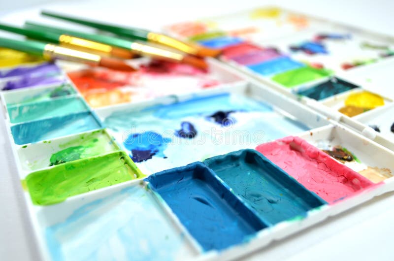 Tavolozza E Pennelli Dell'acquerello Fotografia Stock - Immagine di ...