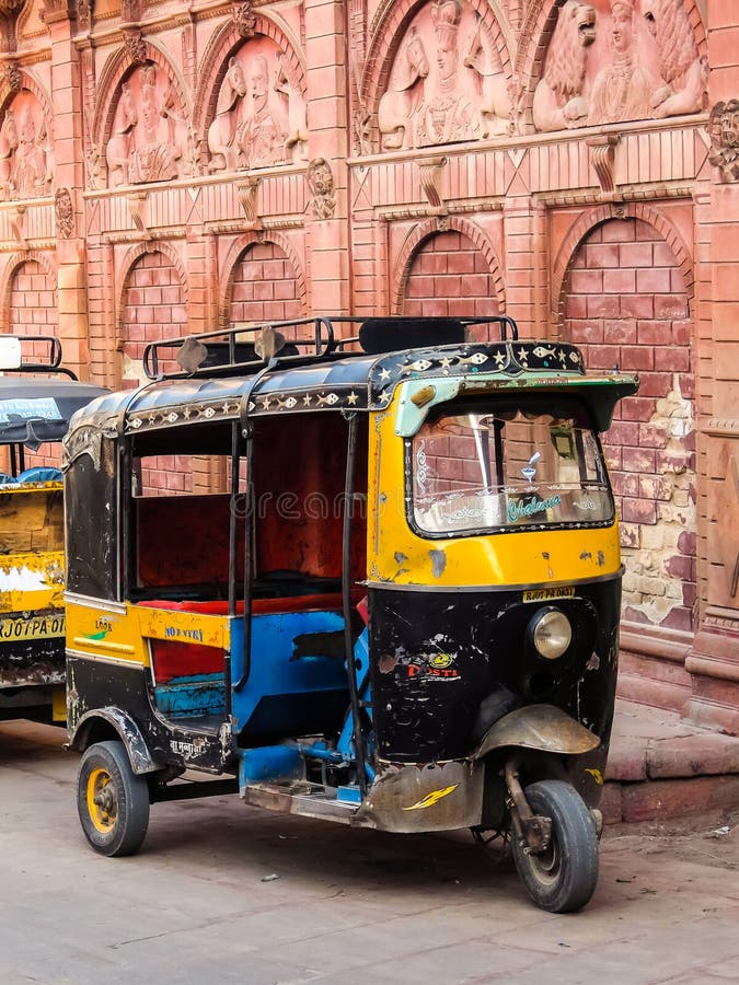 Taxi Rickshaw En Las Calles De Bikaner Foto de archivo editorial ...