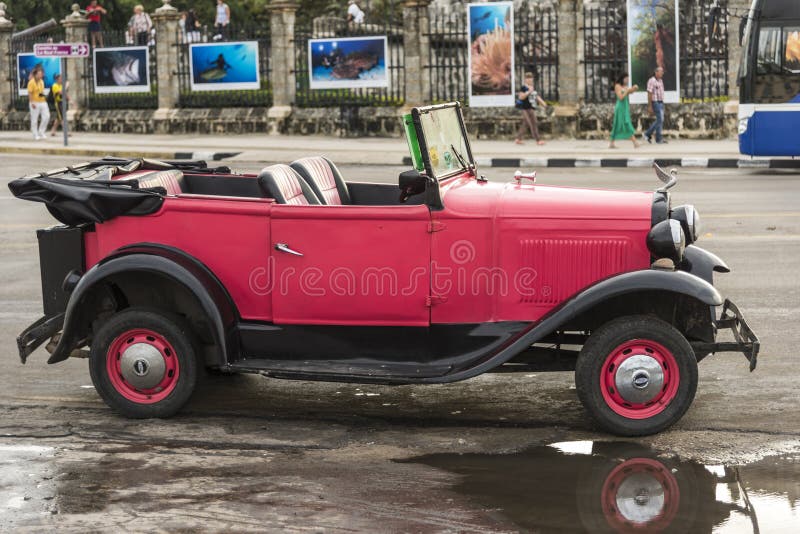 Taxi Rose La Havane De B Ford Photo stock éditorial - Image du voiture ...
