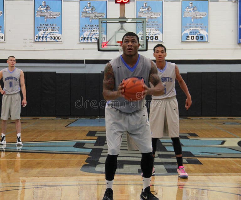 Taylor Young redaktionell foto. Bild av boll, skarv, idrottshall - 62429185