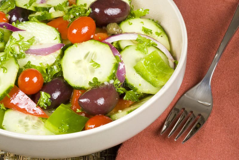 Tazón De Fuente De Ensalada Foto de archivo - Imagen de alimento ...