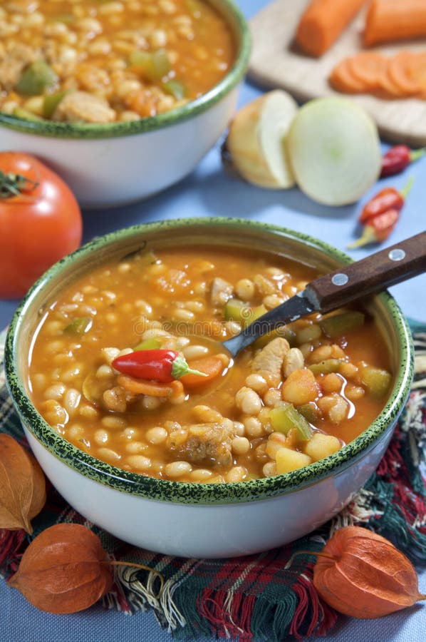 Tazón De Fuente De Los Chiles Foto de archivo - Imagen de carney ...