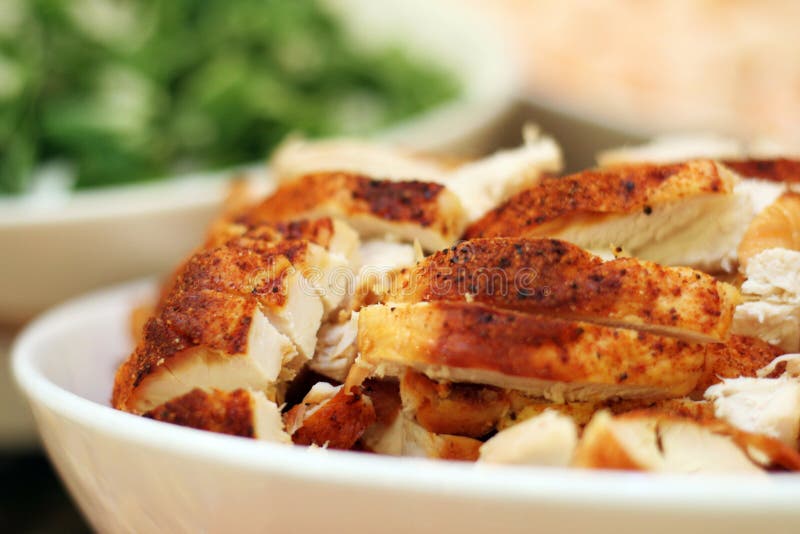 Tazón de Pollo Sazonado foto de archivo. Imagen de plato - 6044308