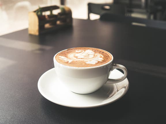 Taza blanca de moca foto de archivo. Imagen de amargo - 84759618