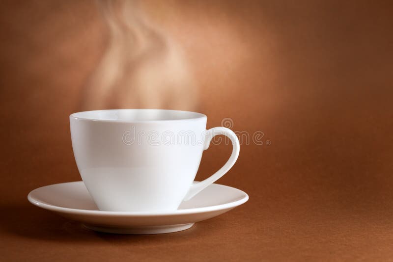 Taza de café con humo imagen de archivo. Imagen de blanco - 18466735