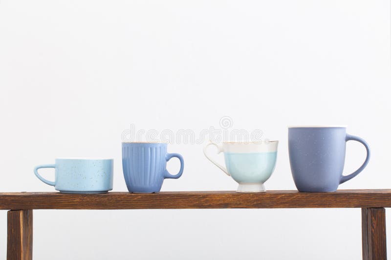 Tazas Azules Sobre Fondo Blanco Imagen de archivo - Imagen de interior ...