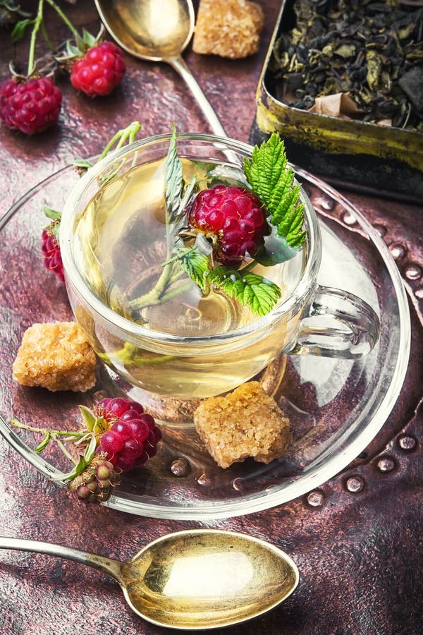 Tea cup with raspberry tea stock image. Image of ripe - 95731231