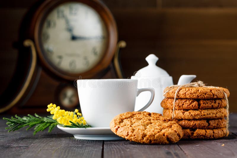 Tea cup with sweet cookie stock image. Image of party - 67866777
