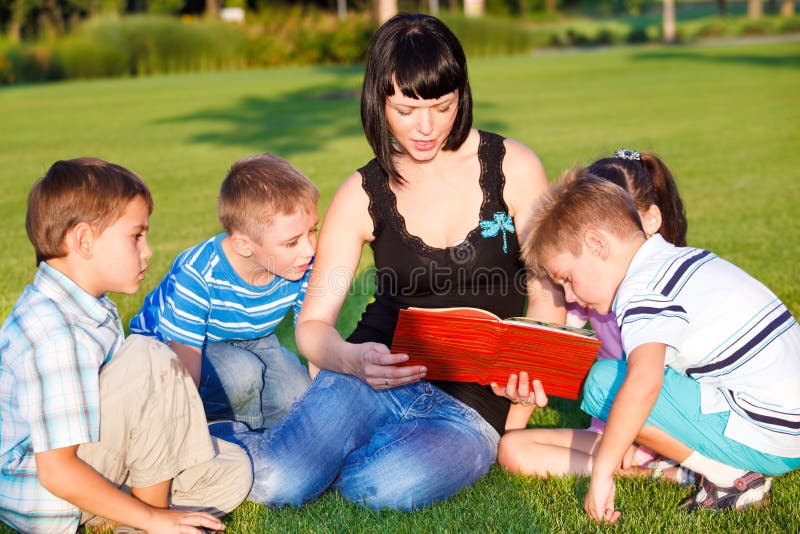 Teacher reading to kids stock image. Image of elementary - 19360063
