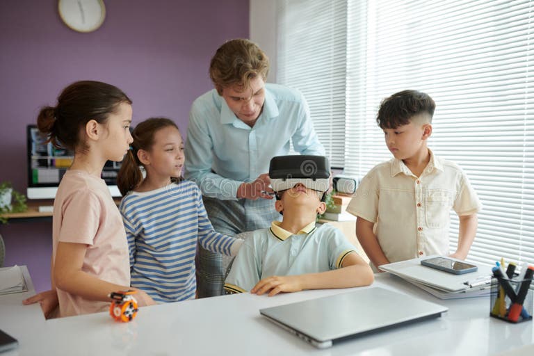 Teaching Children Using Virtual Reality in Classroom Setting Stock ...
