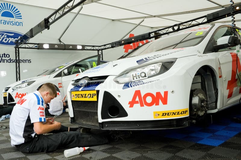 Team Aon editorial image. Image of maintenance, automobile - 19380030