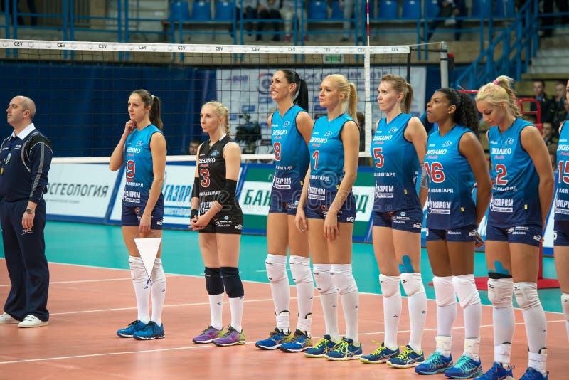 Team Dynamo Antes Del Juego Imagen de archivo editorial - Imagen de ...