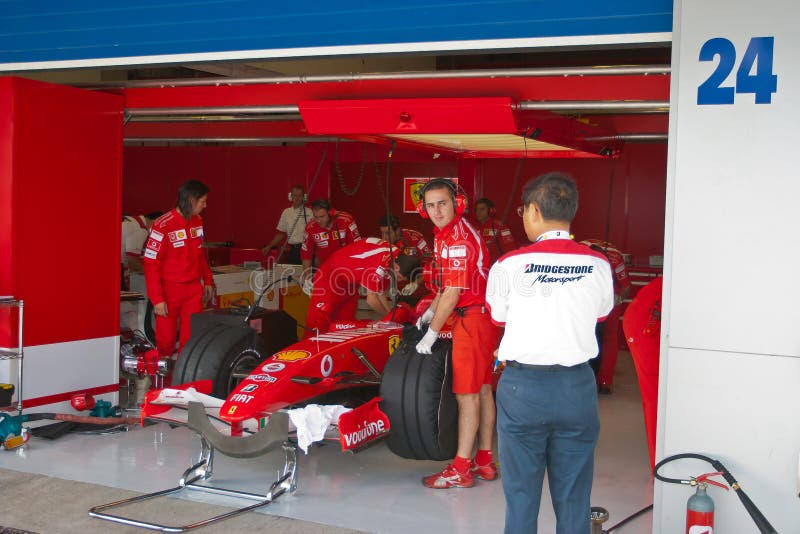 Team Ferrari F1, Engineers editorial stock image. Image of grand - 38242404