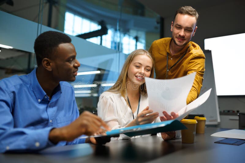 Team of Happy Managers, it Idea Presentation Stock Photo - Image of ...