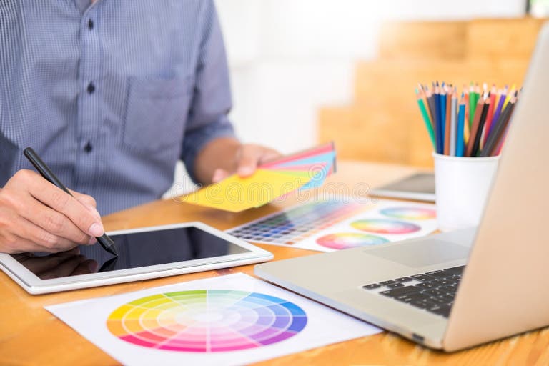 4,712 Man Using Computer Drawing Stock Photos - Free & Royalty-Free ...