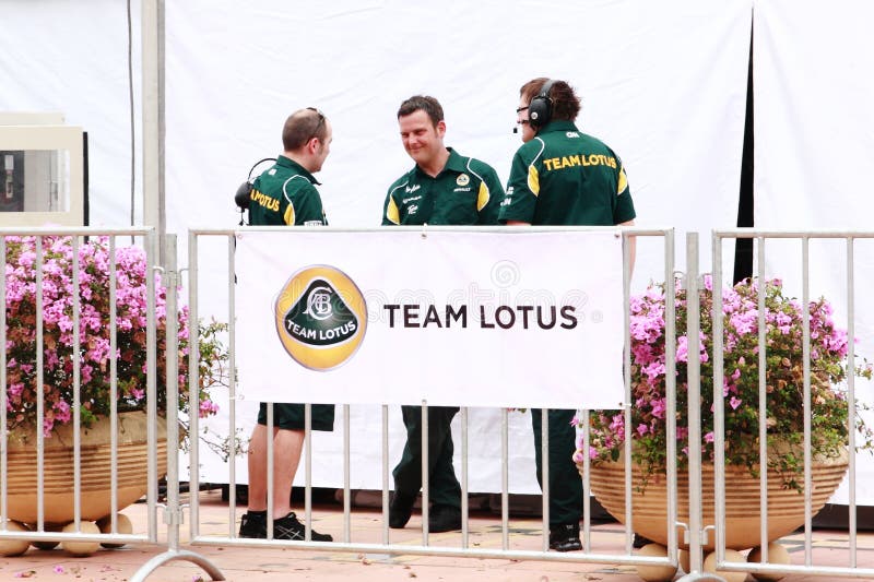 Team Lotus F1 Crews editorial image. Image of speed, racing - 19021545