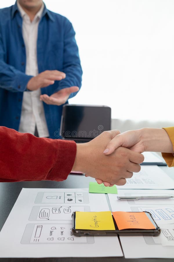 Team of UI UX Web Designer are Working Together To Develop Mobile ...