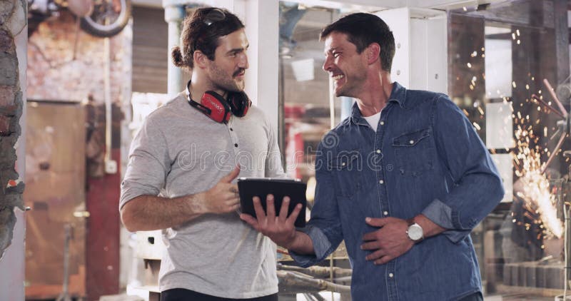 Teamwork, Tablet and Engineering with Men in a Workshop for the ...