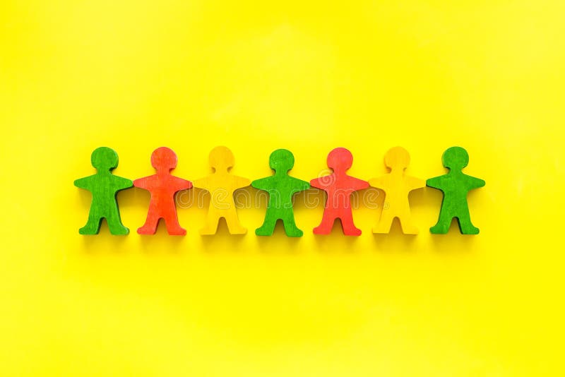 Teamwork, Teambuilding Concept Houten Getallen Van Mensen Op Gele ... Teamwork, Teambuilding Concept Houten Getallen Van Mensen Op Gele ...