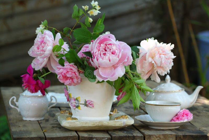Teapot, Cup and Beautiful Spring Bouquet Stock Photo - Image of rich ...
