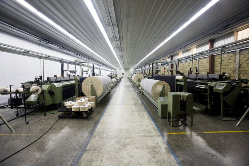 Teares de matéria têxtil. foto de stock. Imagem de telhado - 18679338