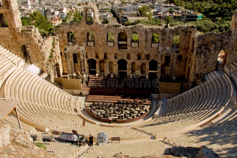 Teatro Do Grego Clássico Sob A Acrópole De Atenas Imagem de Stock ...