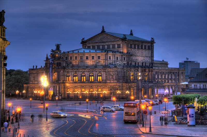 Opera di Dresda in HDR fotografia stock. Immagine di popolare - 5879280