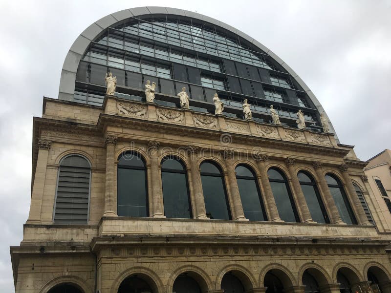 Teatro Dell'opera Di Nouvel A Lione In Francia Immagine Stock ...