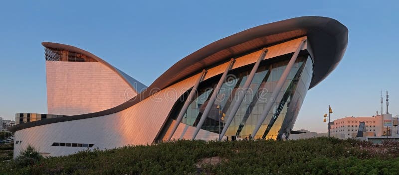 Teatro Moderno En La Ciudad De Ashdod Imagen editorial - Imagen de ...