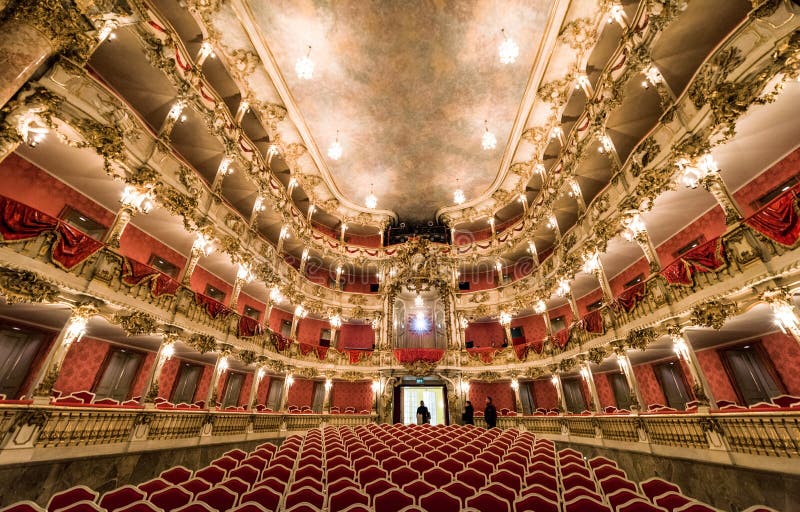 El Teatro Real Es Un Teatro En El Centro De La Haya Imagen editorial ...