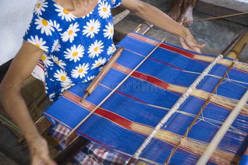 Tecelagem tradicional foto de stock. Imagem de artesanal - 16512026