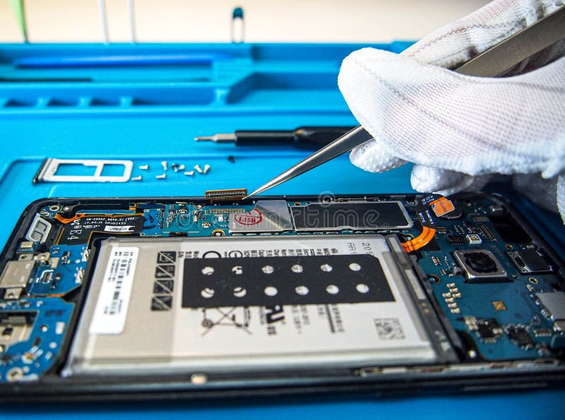 The Technician Disassembles the Phone Stock Image - Image of laboratory ...