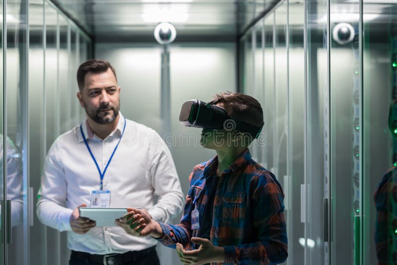 It Technician Showing VR Presentation Stock Image - Image of connection ...
