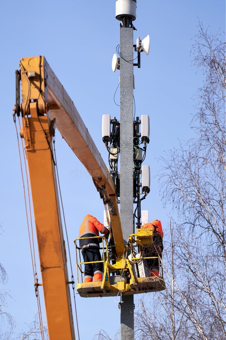 Telecommunications Cell Tower Technicians Usa Stock Photos - Free ...