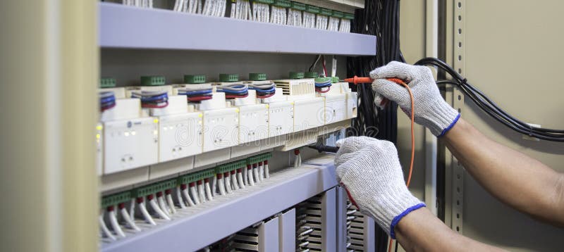 Technicians Use Multimeter To Test or Diagnose Electrical Control ...