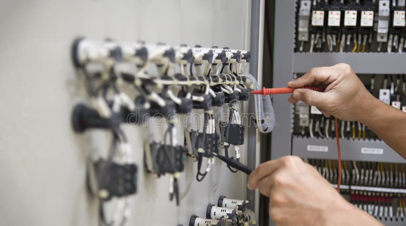 Technicians Use Multimeter To Test or Diagnose Electrical Control ...