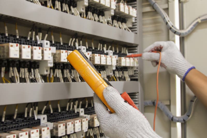 Technicians Use Multimeter To Test or Diagnose Electrical Control ...