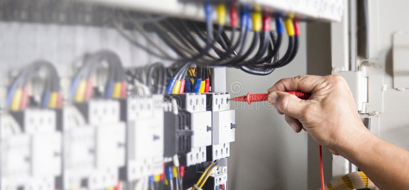 Technicians Use Multimeter To Test or Diagnose Electrical Control ...