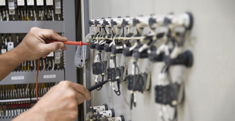 Technicians Use Multimeter To Test or Diagnose Electrical Control ...