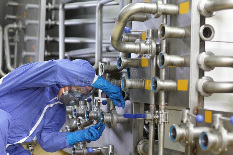 Technicus Die in Overall Technologisch Systeem in Installatie Handhaven ...