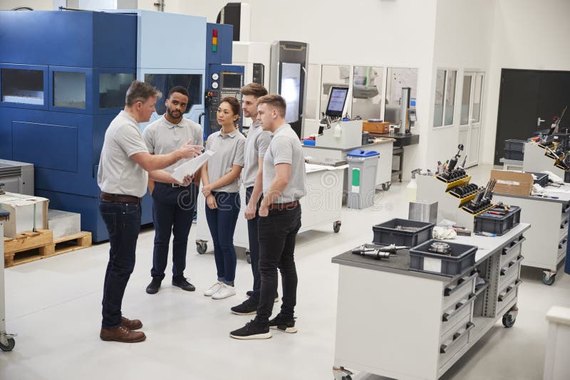 Techniek Team Meeting on Factory Floor Van Bezige Workshop Stock ...