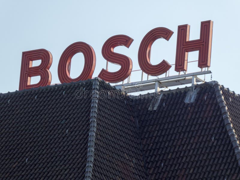 Bosch-Firmenlogo Auf Der Wand Bosch Ist Eine Deutsche Multinationale ...