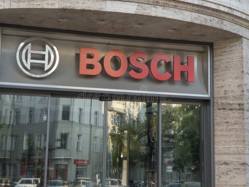 Bosch-Firmenlogo Auf Der Wand Bosch Ist Eine Deutsche Multinationale ...