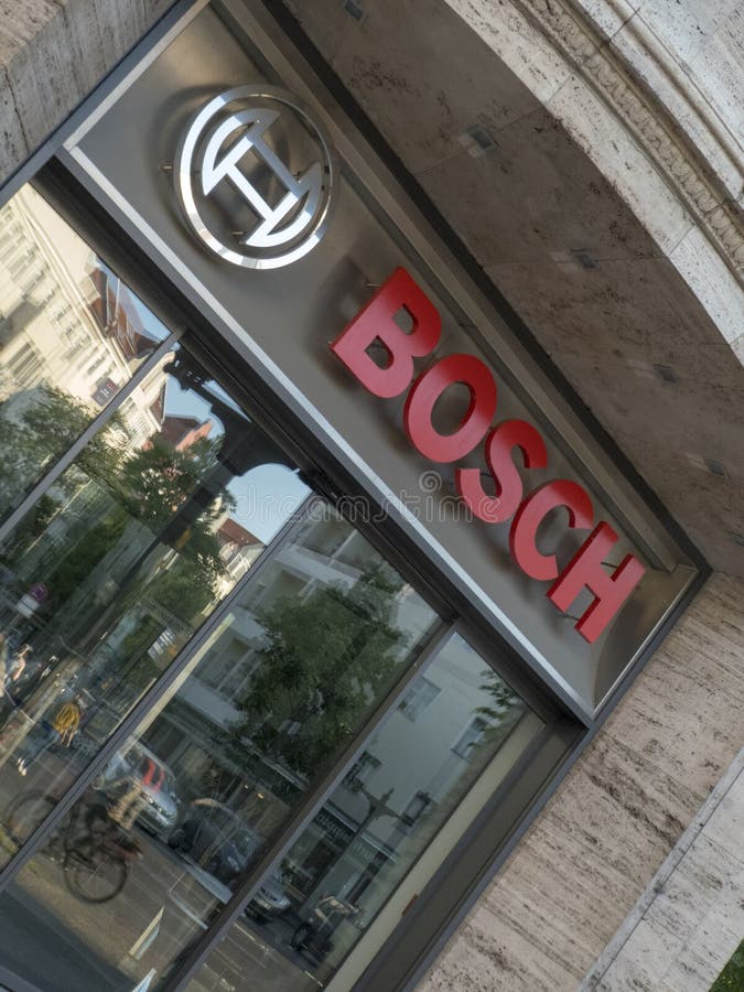 Bosch-Firmenlogo Auf Der Wand Bosch Ist Eine Deutsche Multinationale ...